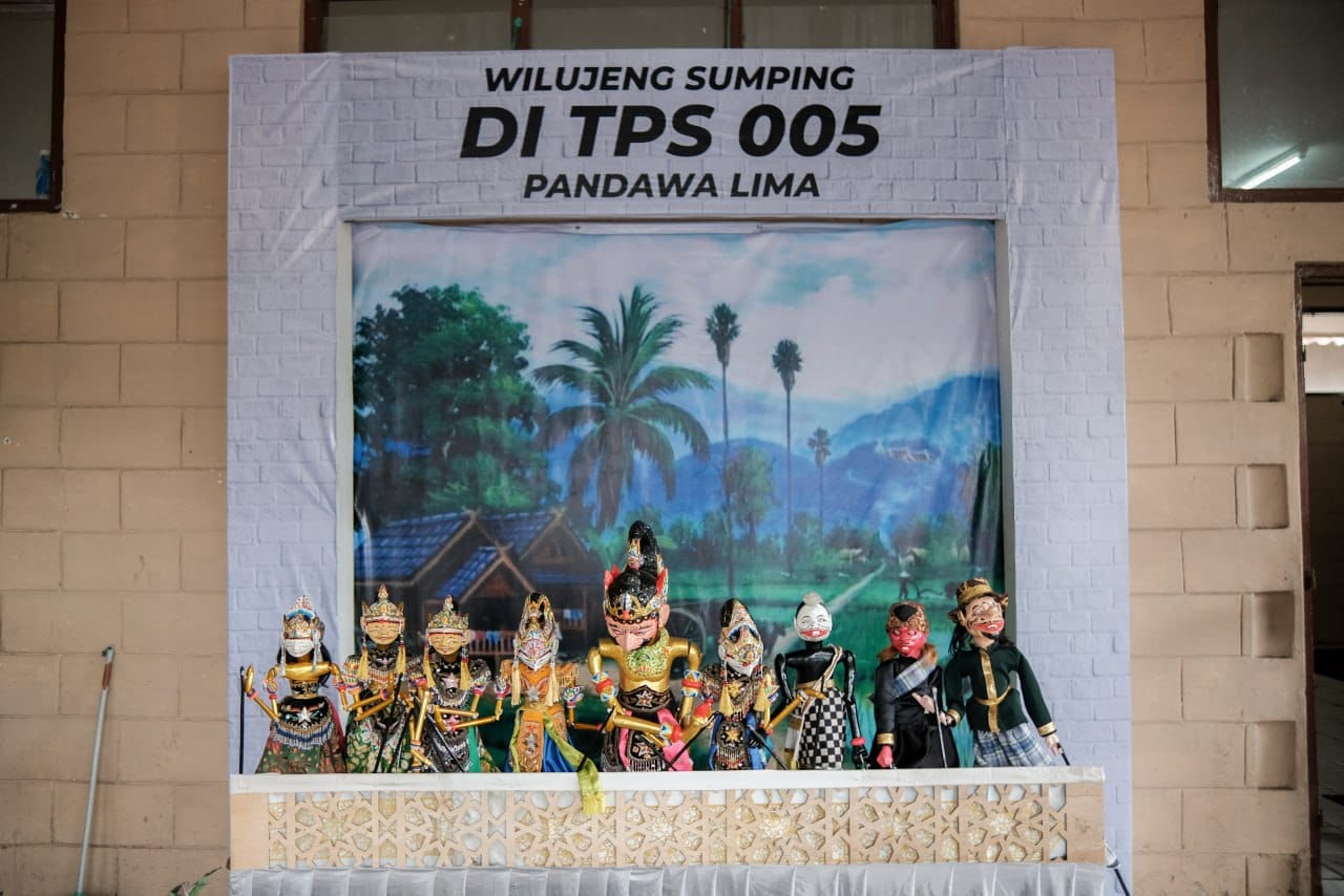 Hiasan Wayang Golek di TPS Kota Bandung - SATUJABAR