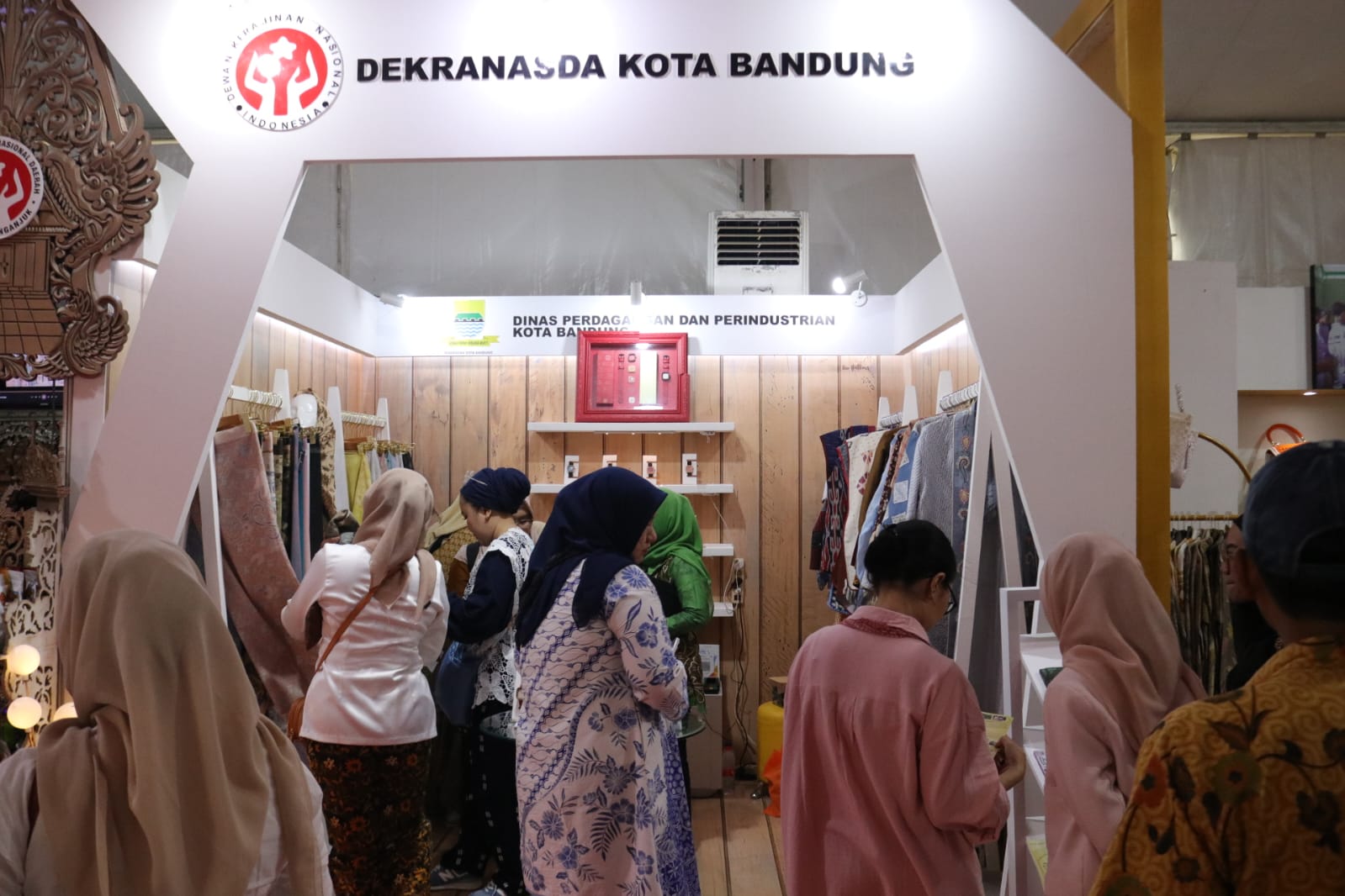 UMKM Kota Bandung Tampil di HUT Dekranas 2024 - SATUJABAR